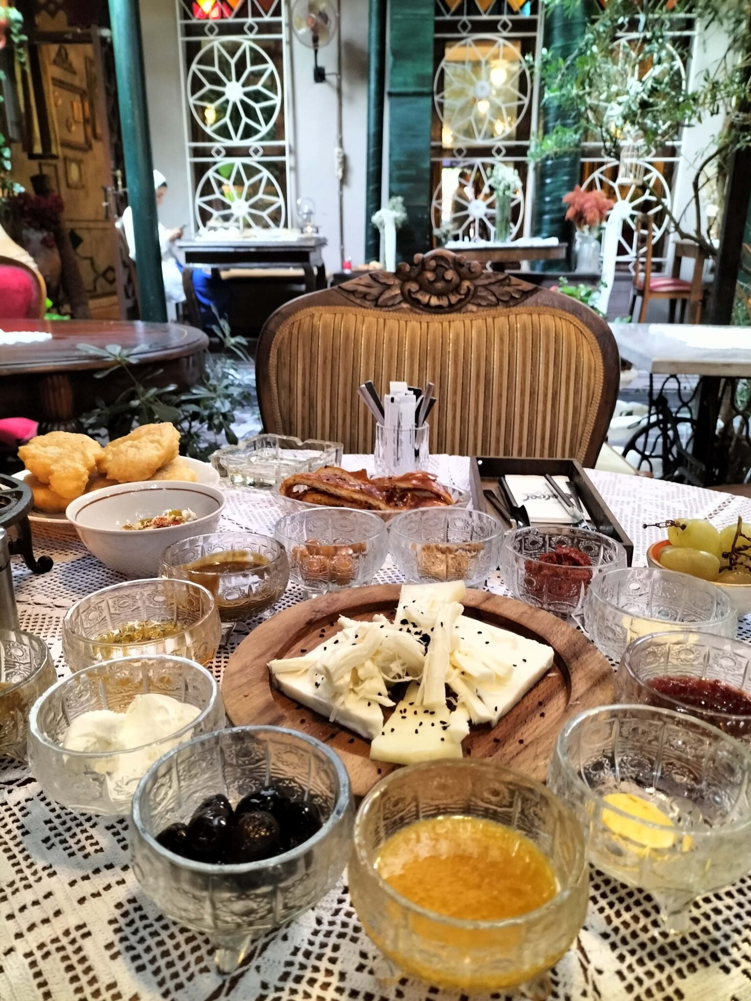 Ultimate Guide to a Full Turkish Breakfast | Serpme Kahvalti